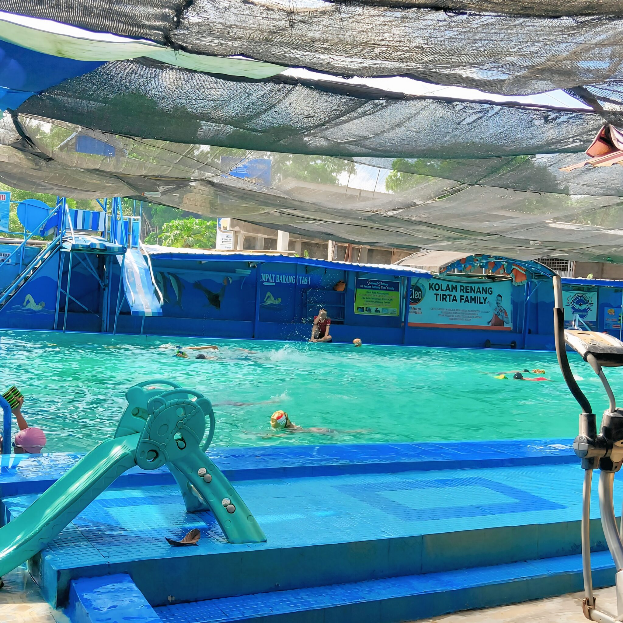 Kolam Renang Tirta Family: Menikmati Kesegaran Air Alami Langsung dari ...